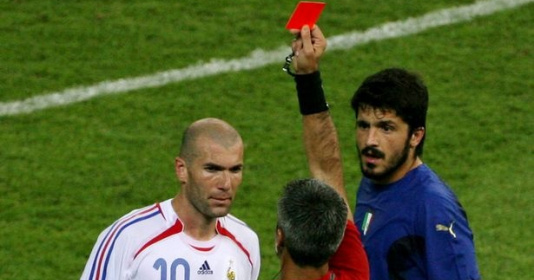 Zidane không hối hận với cú húc đầu Materazzi