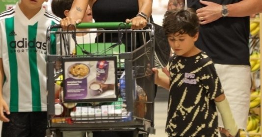 Messi kể chuyện vợ giao làm việc nhà trước giờ ngủ