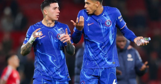 Dermot Gallagher lý giải vì sao Chelsea không có phạt đền sau pha ngã ...