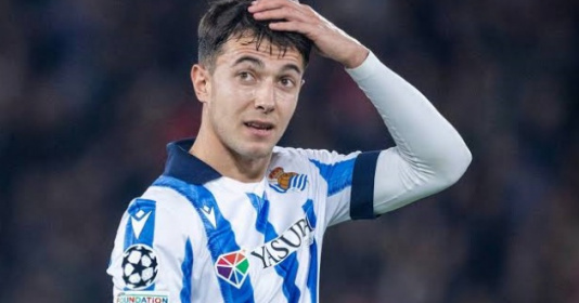 Jamie Carragher gợi ý chữ ký sẽ giúp Liverpool đua vô địch Premier League