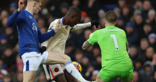Nicolas Jackson 'mất tích' trước hàng thủ Everton ra sao?