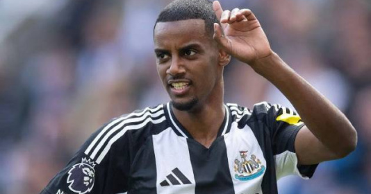 Newcastle chịu áp lực giữ Alexander Isak trước sự chèo kéo của ...